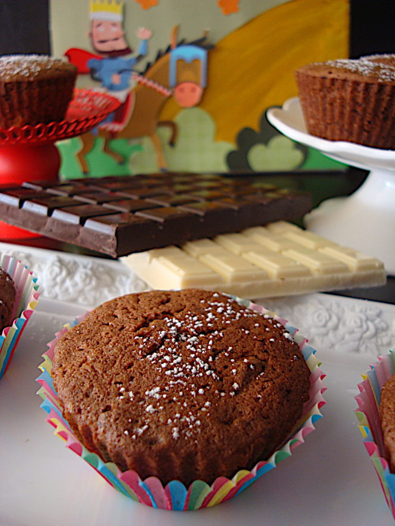 Κεκάκια με τρεις σοκολάτες - Miss Tasty