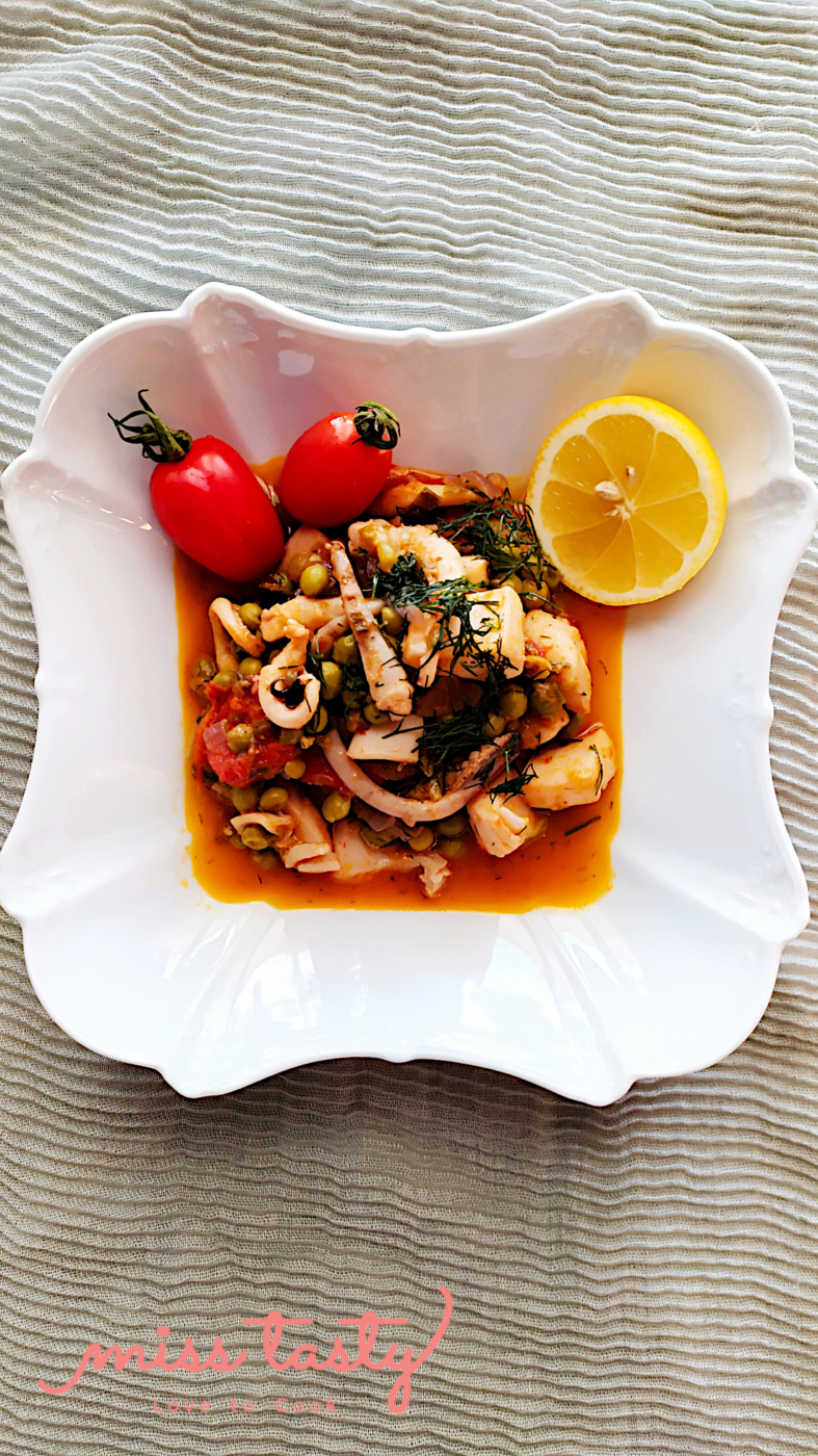 Σουπιά με αρακά και ντοματίνια λεμονάτη - Miss Tasty