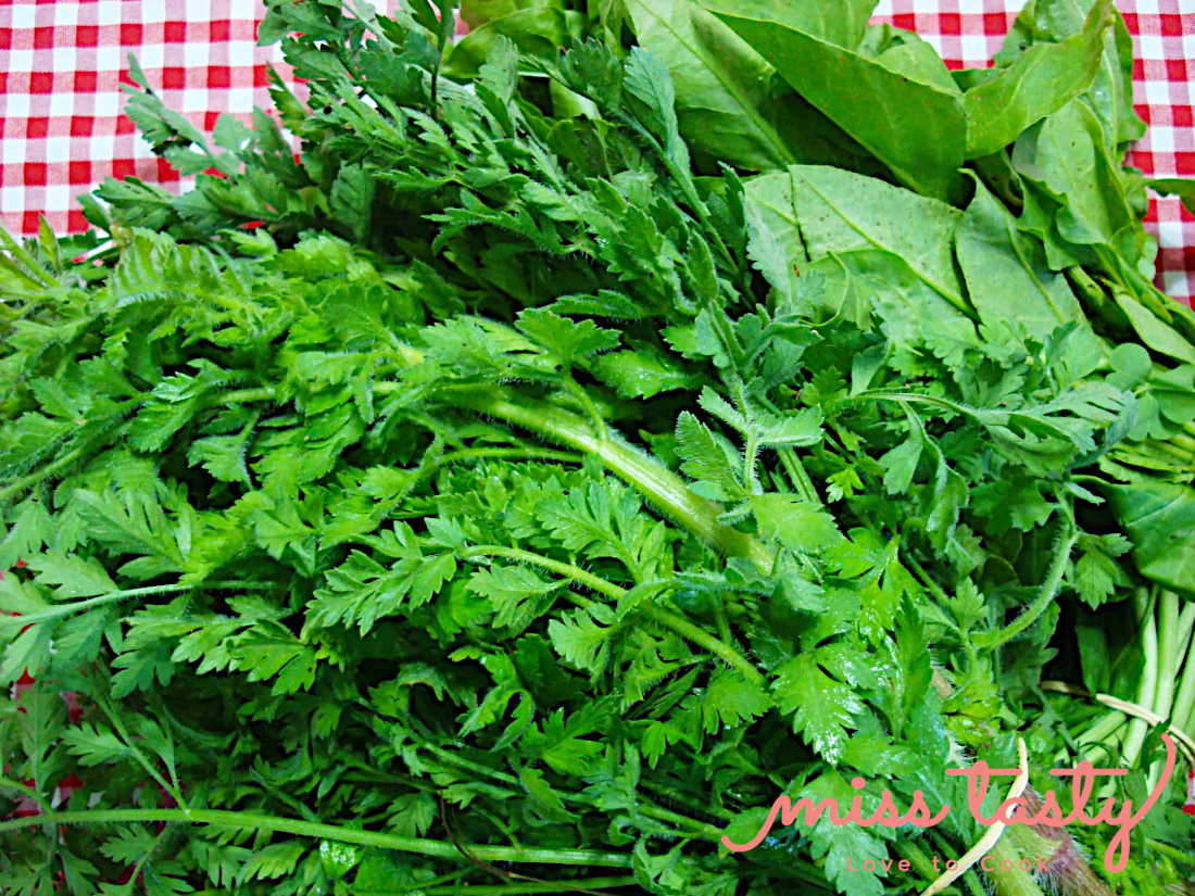 Σπανακοτυρόπιτα με άγρια χόρτα - Miss Tasty